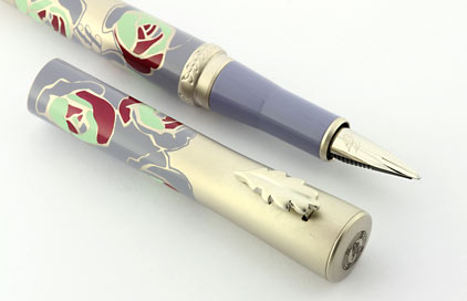 Stylo plume parme bordeaux Néo Roses de « Inès de la Fressange